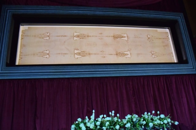 As the Pope Invites Visitors to View the Sindone (Shroud); Turin Tempts ...